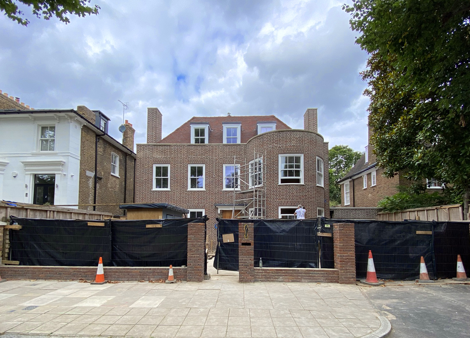 Eyre Estate villa continues on site - Marek Wojciechowski Architects